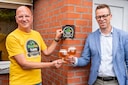 Burgemeester slaat officieel een hoek af van Brouwerij HopSaSam als ...