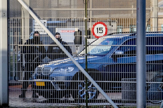 Dit is zwaarst beveiligde gevangenis van Nederland waar drugsbaron Ridouan Taghi mogelijk rest ...