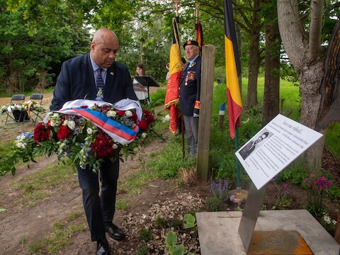 Tsjechische piloot Jindrich Béran postuum gehuldigd na crash in ...