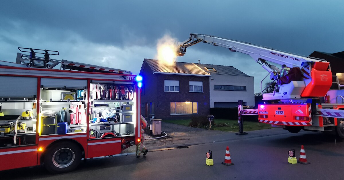 Brandweer moet twee keer dezelfde schouw blussen | Zottegem | HLN.be