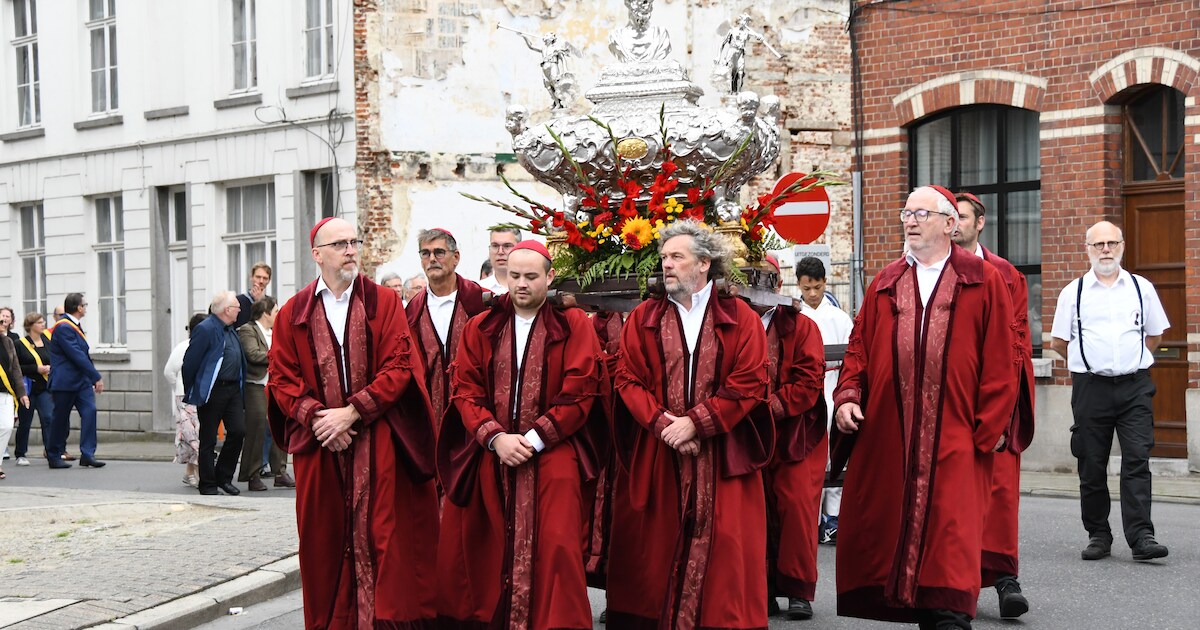 Processie van Plaisance, reuzen en Mannekens-Pis trekken zondag door ...