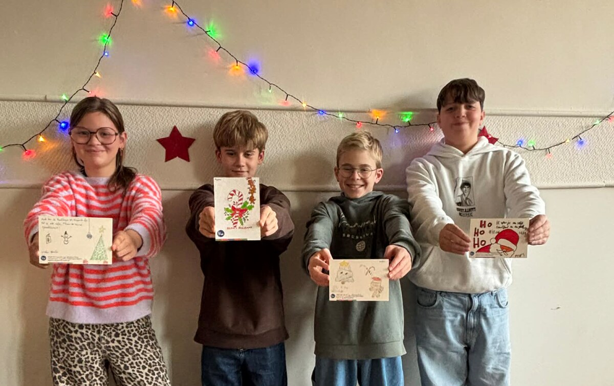 Leerlingen van Via Tienen schrijven 1.700 kerstkaartjes naar bewoners ...