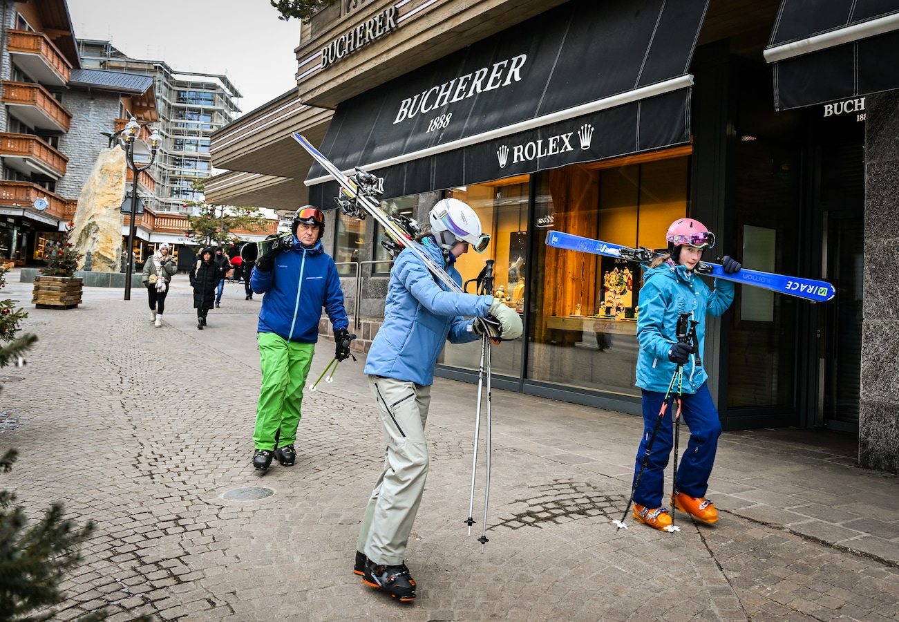 Onze reporter spreekt met overlevenden in Crans-Montana: “Ik zag iemand ...