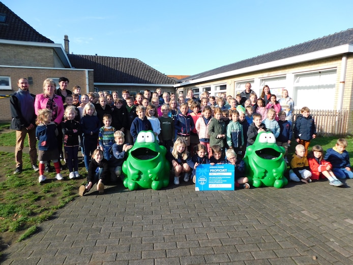 850 euro voor basisschool De Fonkel die tegen zwerfvuil strijdt ...