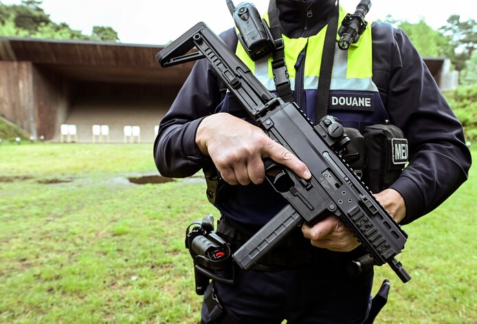 Douane beter bewapend tegen drugsmaffia: “Schrik moet van kamp ...