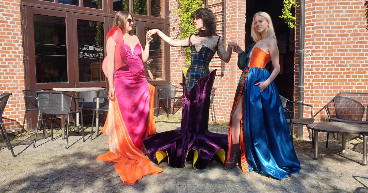 Leerlingen modeopleiding avAnt tonen creaties tijdens modeshow ...