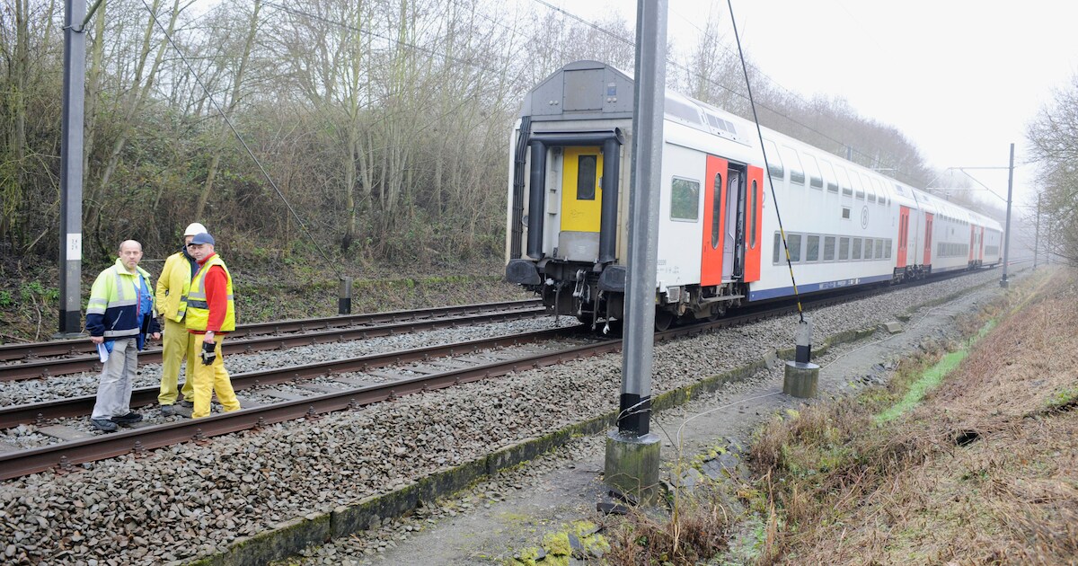 Werken Infrabel op spoorlijn in Vlierzele | Sint-Lievens-Houtem | HLN.be
