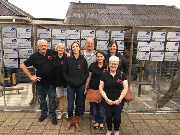 Truiense vzw haalt 19 verwaarloosde honden op bij broodfokker uit ...