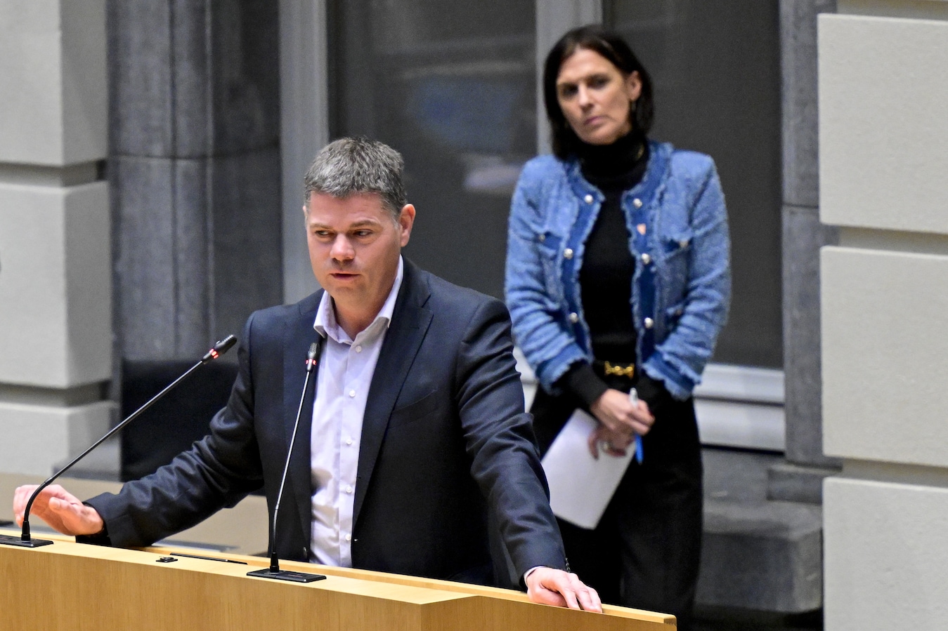 EXCLUSIEF. VDAB-topman riskeerde carrière na een incident op studiereis ...