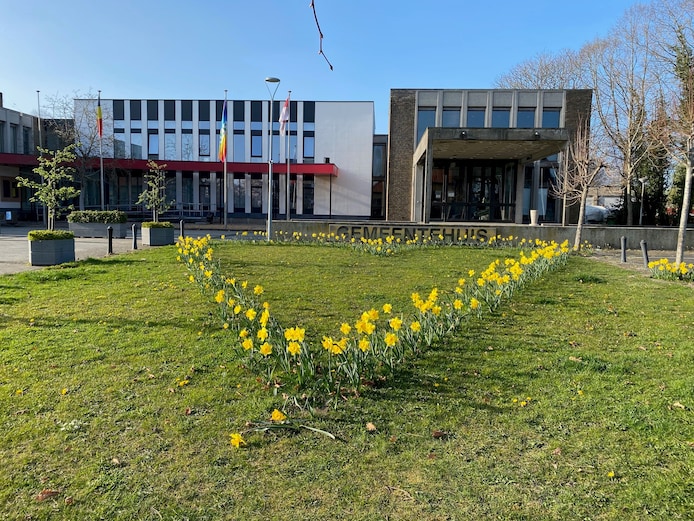 Renovatie gemeentehuis start op 24 maart | Nazareth-De Pinte | hln.be