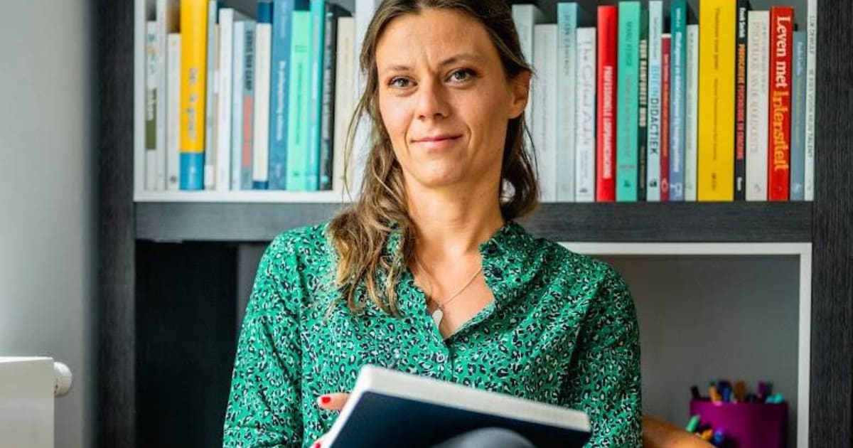 Lore (41) ontdekte pas laat dat ze hoogbegaafd is: “Tranen met tuiten ...