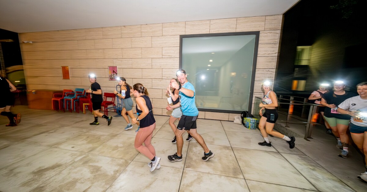 Leuven Night Run in beeld: 5.000 lopers rennen door unieke locaties in stad | Leuven | HLN.be