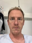 Kris (44) uit Bilzen ligt al vijf dagen op spoedafdeling in Portugal ...