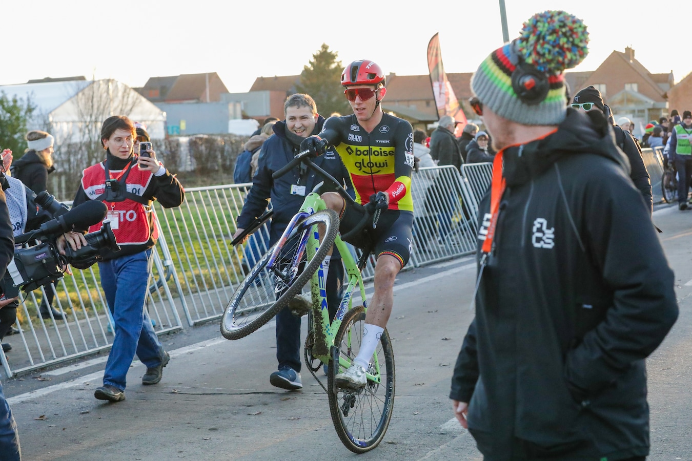 Massa volk geniet van wereldbekercross in Dendermonde | Foto | hln.be