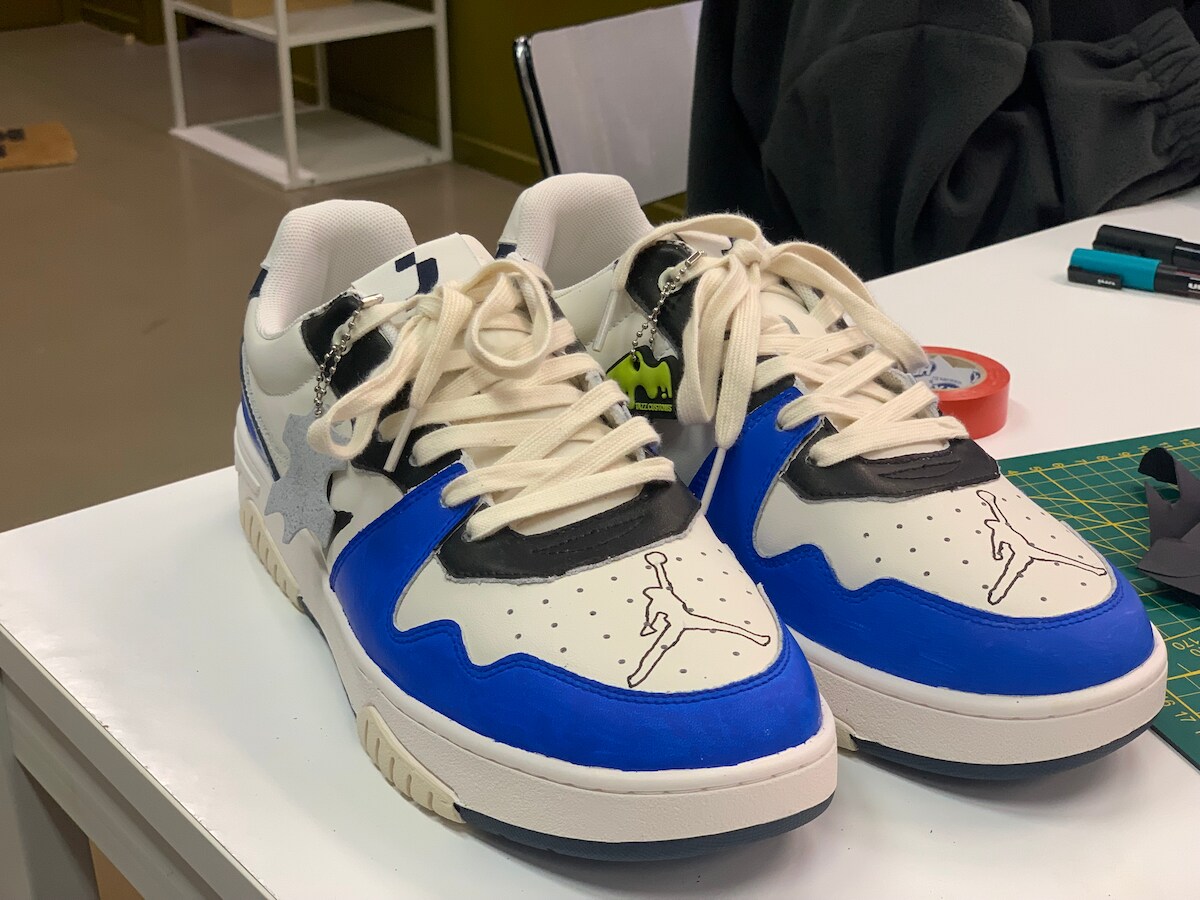 Klub Talent op bezoek bij Tazz Customs: “Jongeren leren sneakers pimpen ...