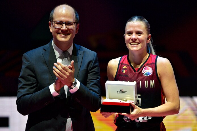 MVP Emma Meesseman zet de kroon op het werk: “Dit is historisch ...