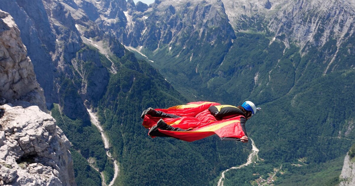 Franse piloot veroordeeld nadat skydiver onthoofd werd door het ...
