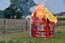 Franky (68) hangt na 50 jaar zijn brandweerhelm aan de haak bij post ...