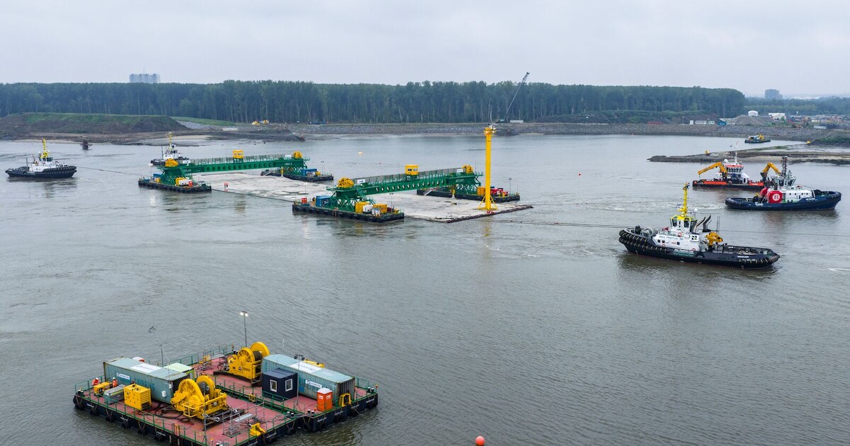 Scheldetunnel bereikt midden van de rivier met vierde afzinkoperatie ...