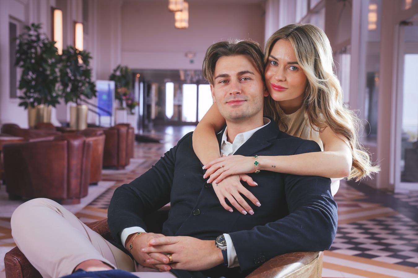 ‘Temptation’ Megan Desaever open over miskraam: “Oliver heeft een ...