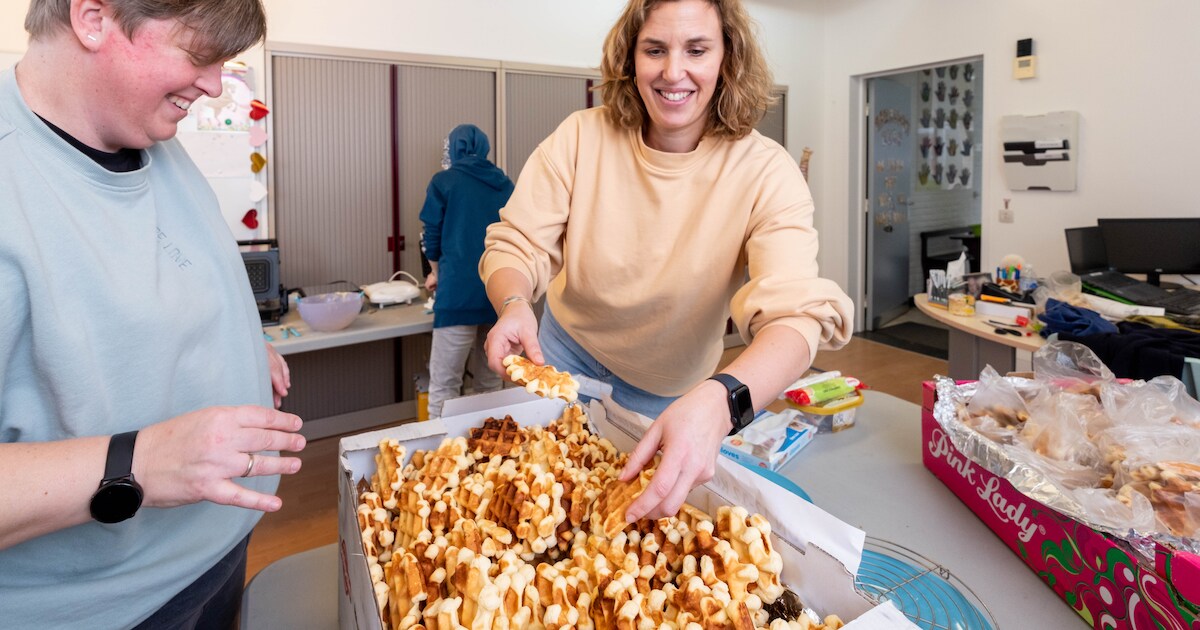Ferm Kruishoutem bakt wafels voor het goede doel | Kruisem | HLN.be