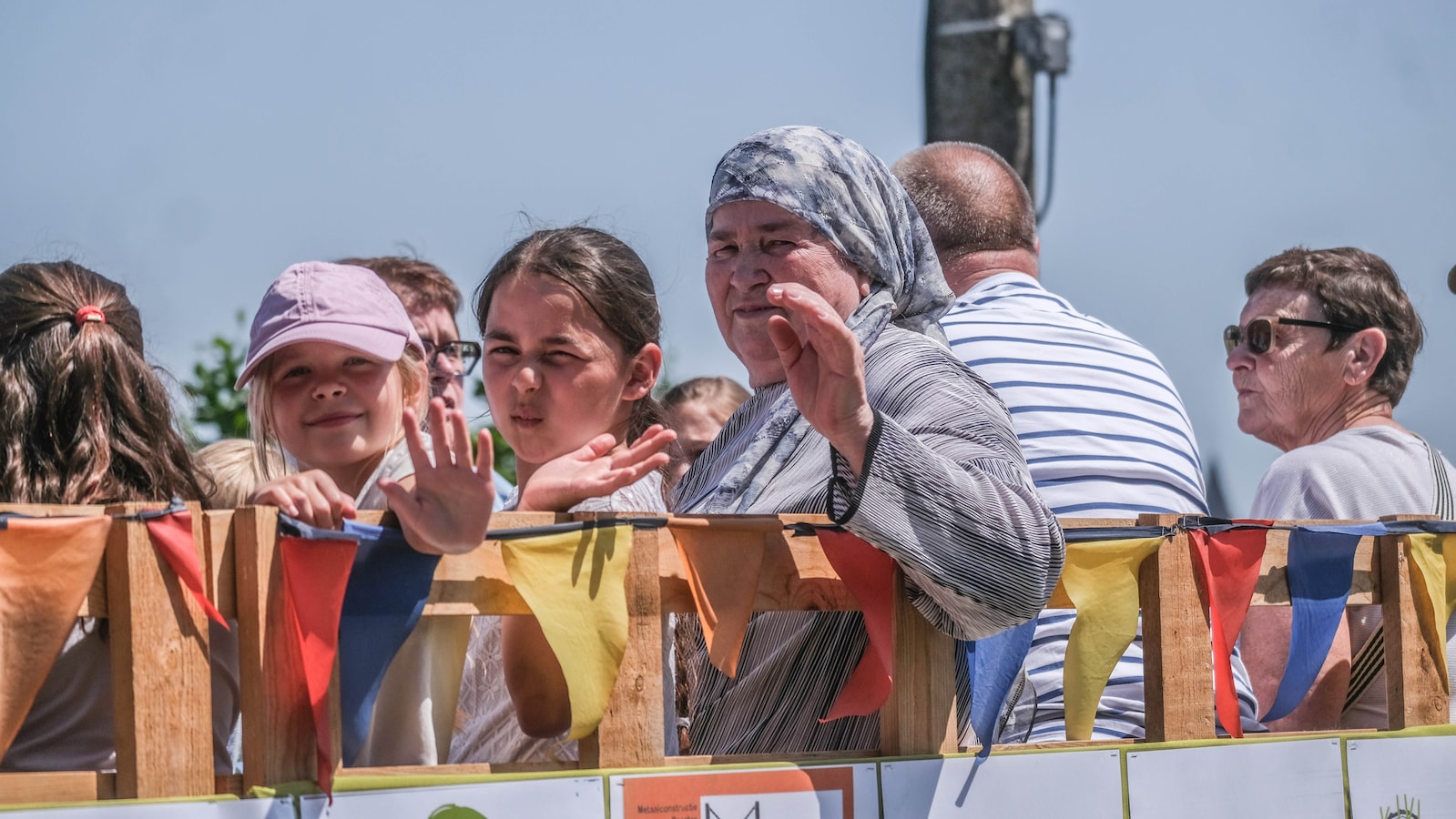 IN BEELD Leerlingen gemeenteschool Sint-Denijs trekken op kapellentocht ...
