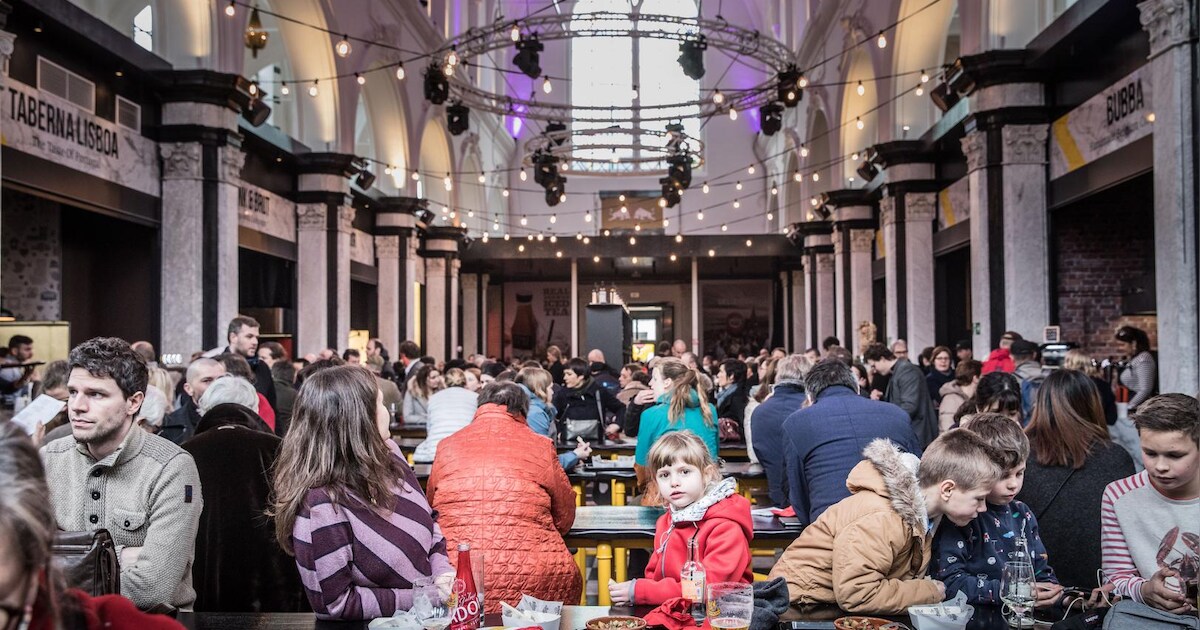 Op koppen lopen tijdens Holy Food Market | Gent | HLN.be