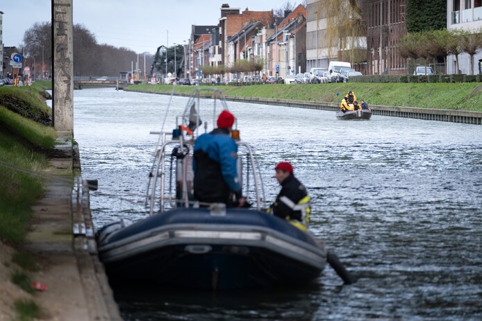 Binnenschip op Leuvense Vaart maakt water in Mechelen: “Het schip werd ...