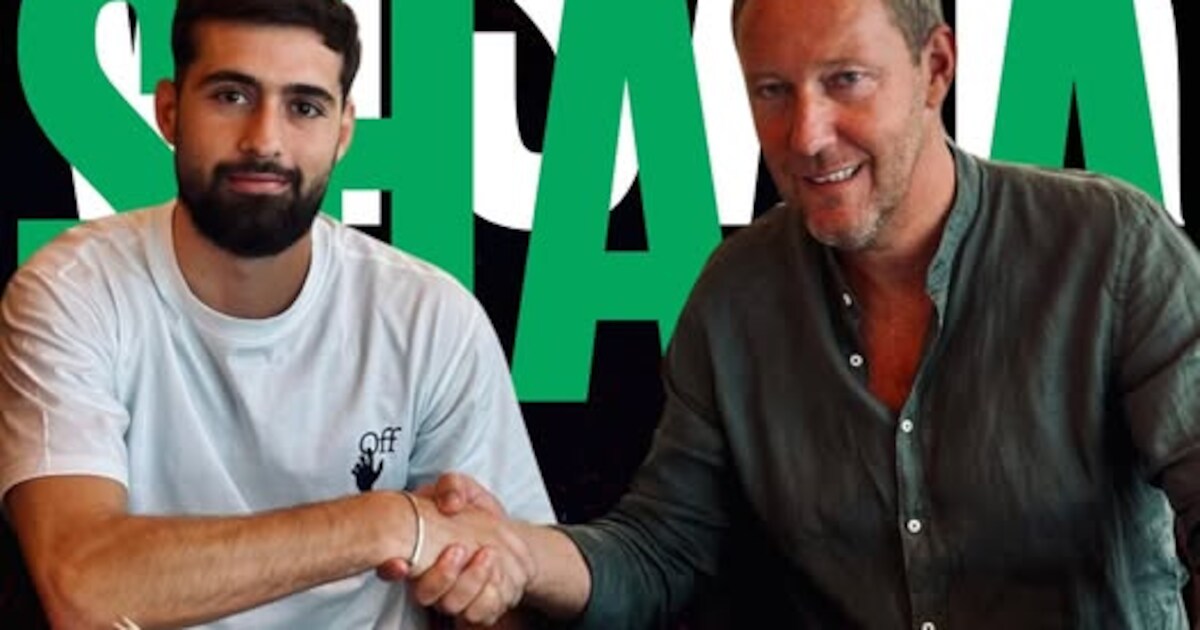 Voorzitter Stefaan Luca (KVV Zelzate) na promotie naar eerste afdeling ...