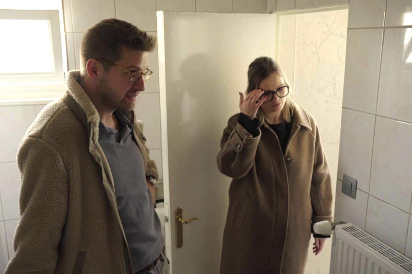 “Dit is écht te klein”: Kato en Thibault ontgoocheld na het zien van ...