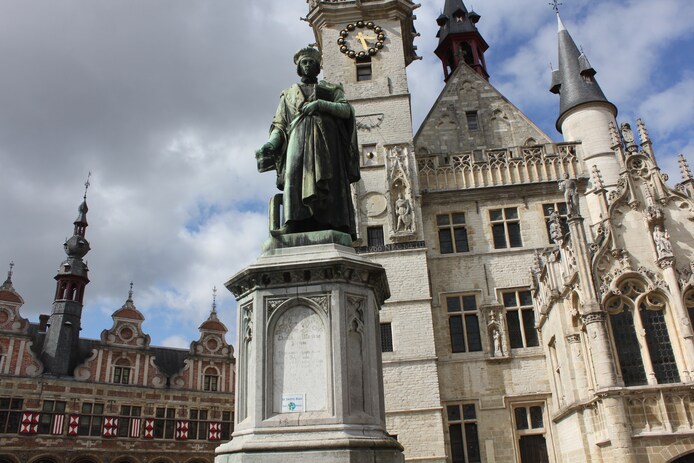 550 jaar geleden drukte Dirk Martens de eerste boeken van het land ...
