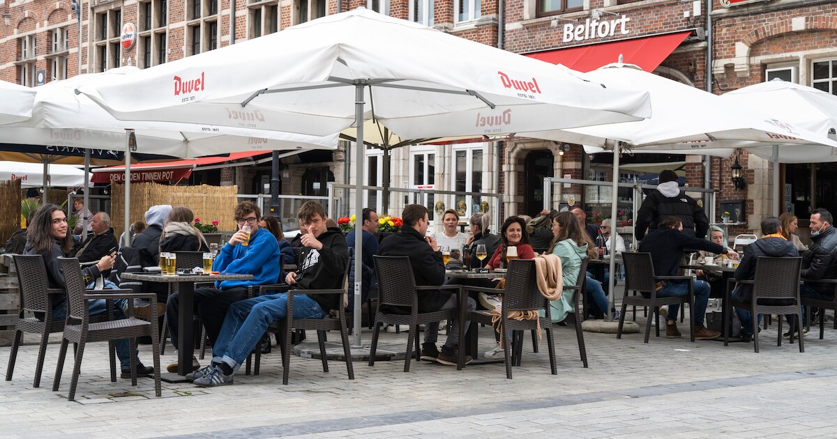 Terrassen Grote Markt lokken jong tot oud: “Duvel smaakte in lange tijd ...
