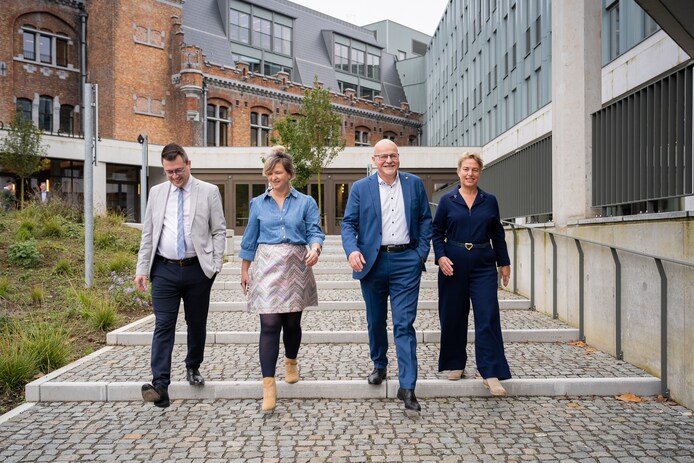 Tegen in de provincieraad, maar in de gemeenteraad stemt ze voor: erkenning van Ensar Moskee ...