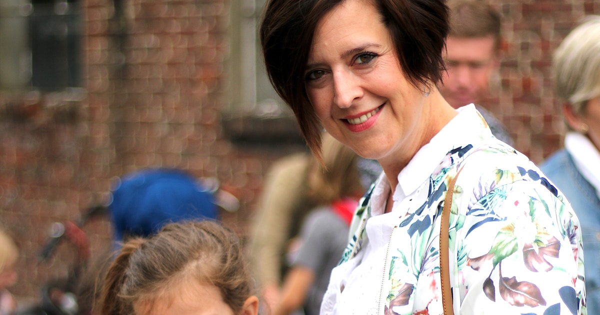 Tine, mama van twee, maakt podcast voor kinderen die niet naar school ...