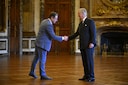 IN BEELD. Van De Wever (N-VA) die even de kluts kwijt is tot een wel ...
