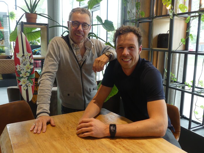 De eerste zomer van vader Bart en zoon Tim in theaterbar Studio: “Van 1 ...