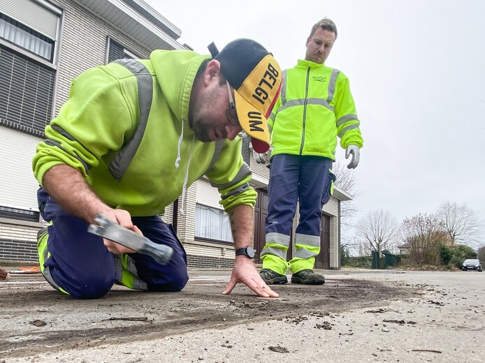 KIJK. Zo maken gemeentearbeiders de wegen klaar voor de ...