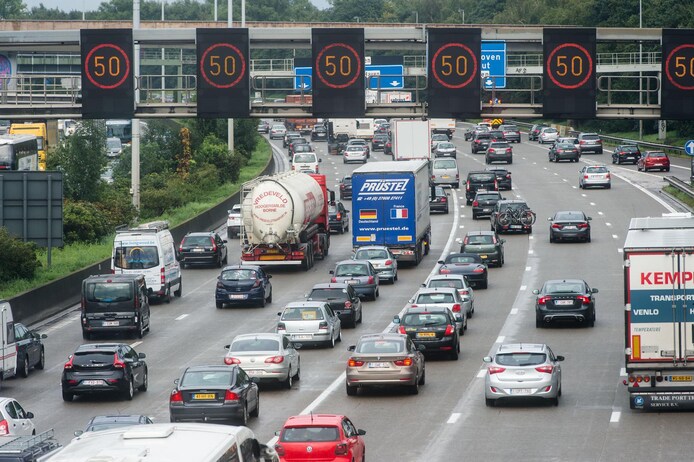 Drukke avondspits op de Antwerpse Ring: bijna drie kwartier file ...