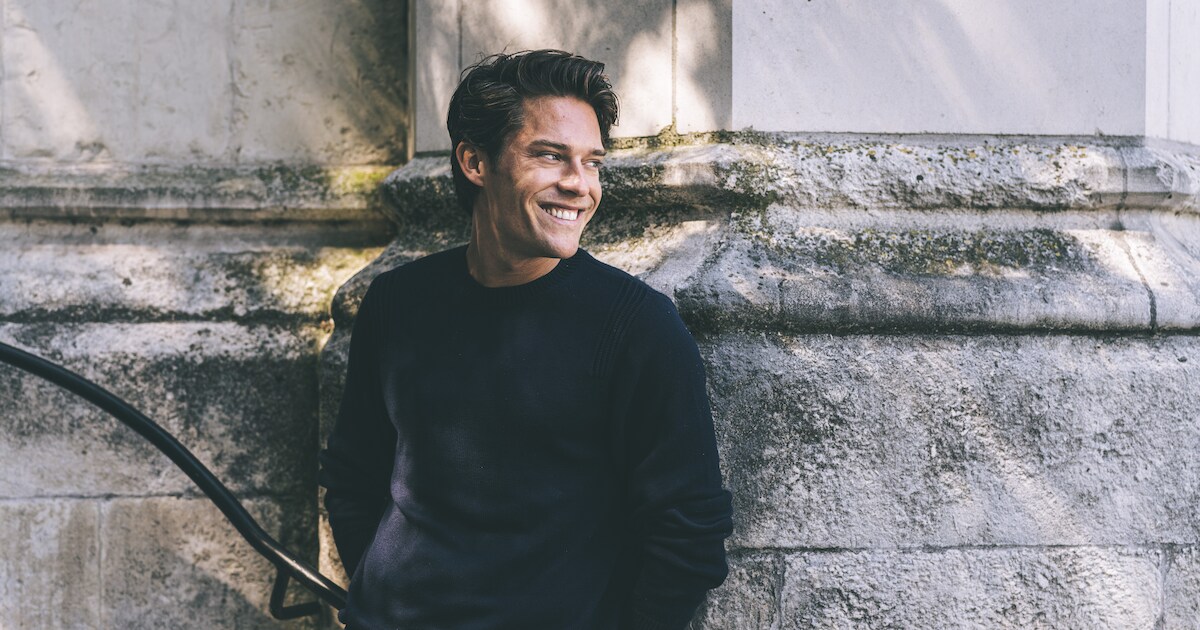 Cesar Casier poseert voor Porsche en Armani en heeft zijn eigen ...