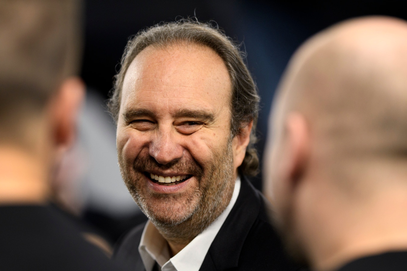 PORTRET. Wie is Xavier Niel, de Franse miljardair die een voet tussen ...