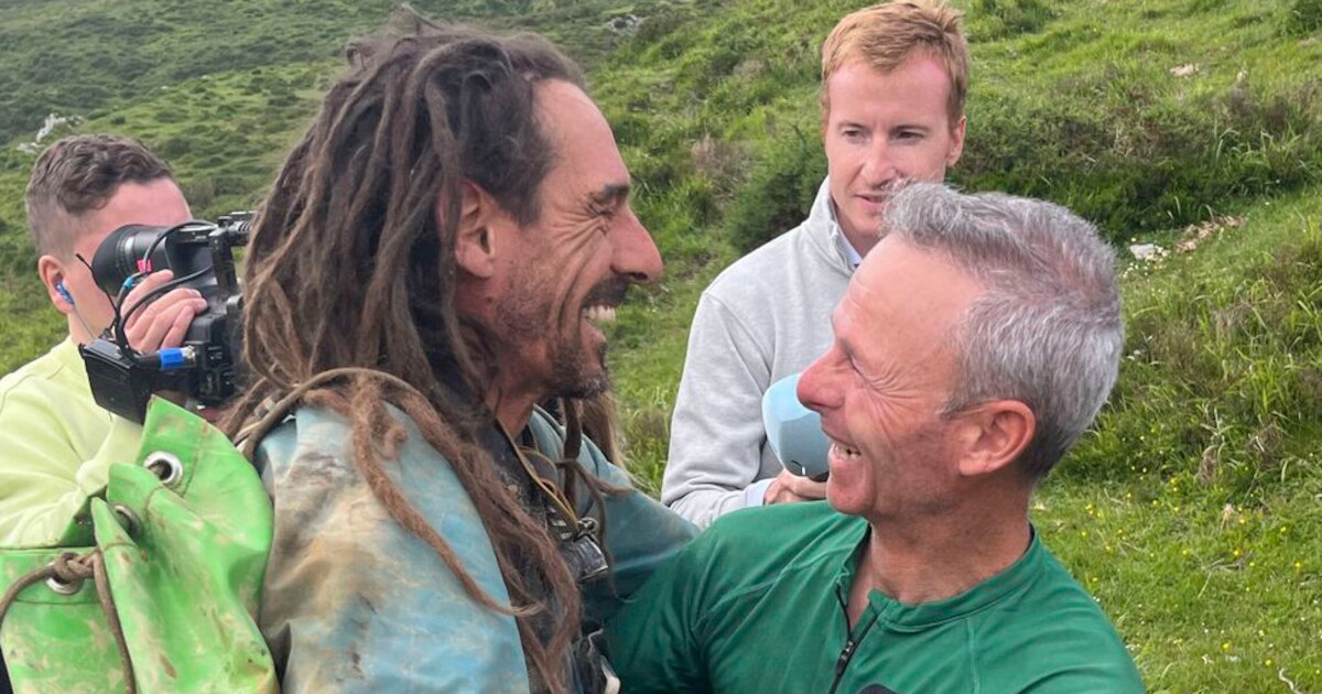 Twee Spaanse wetenschappers na meer dan veertig uur gered uit grot | Buitenland | hln.be