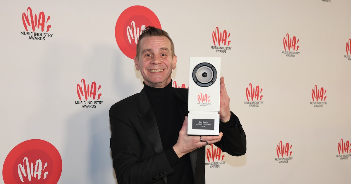 Waarom wint Sam Gooris na 36 jaar nu zijn eerste muziekprijs? “Speelde ik 75 shows vorige zomer ...
