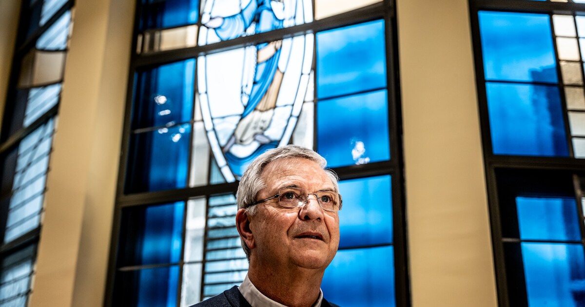 Antwerpse bisschop Johan Bonny houdt 30 uur lange vastenactie tegen ...