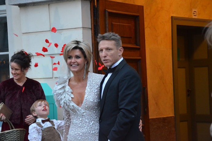 Wesley Sonck geeft ja-woord aan Virginie in oud-stadhuis van Ninove ...