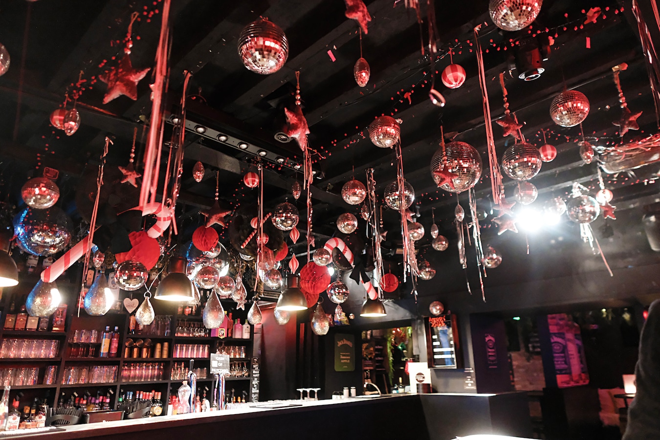 “Een fles is een fles, daar hoort geen vuurwerk in”: hoe nachtclub Poco ...