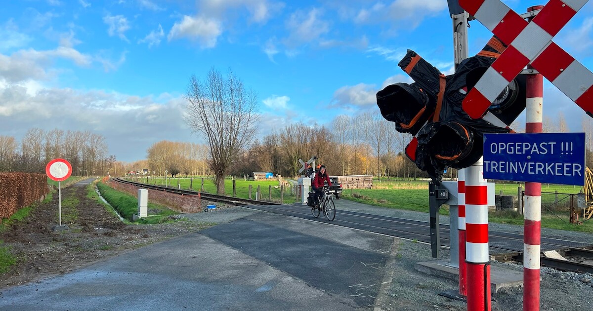 Drie onbewaakte overwegen minder op scholierenlijntje L82 | Erpe-Mere ...