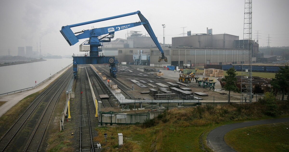 Personeel onderaannemer staalfabriek Aperam stemt over nieuw voorstel ...