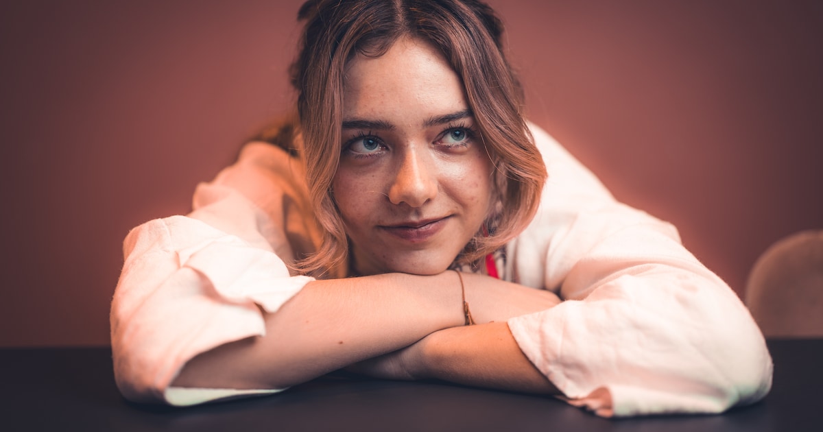 Actrice Femke Van der Steen getuigt op YouTube over misbruik door haar ...