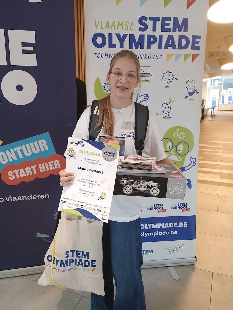 Maura Dellaert uit Campus Lievegem blinkt uit met zilver op STEM ...