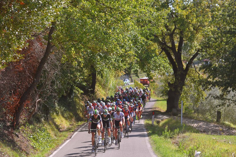 Motortje in fiets ontdekt bij amateurkoers in Frankrijk | Sport | HLN.be